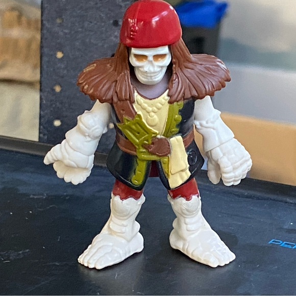 Toys | Imaginext Skeleton Pirate Bones From Battle Arena Warrior Mini 3 ...